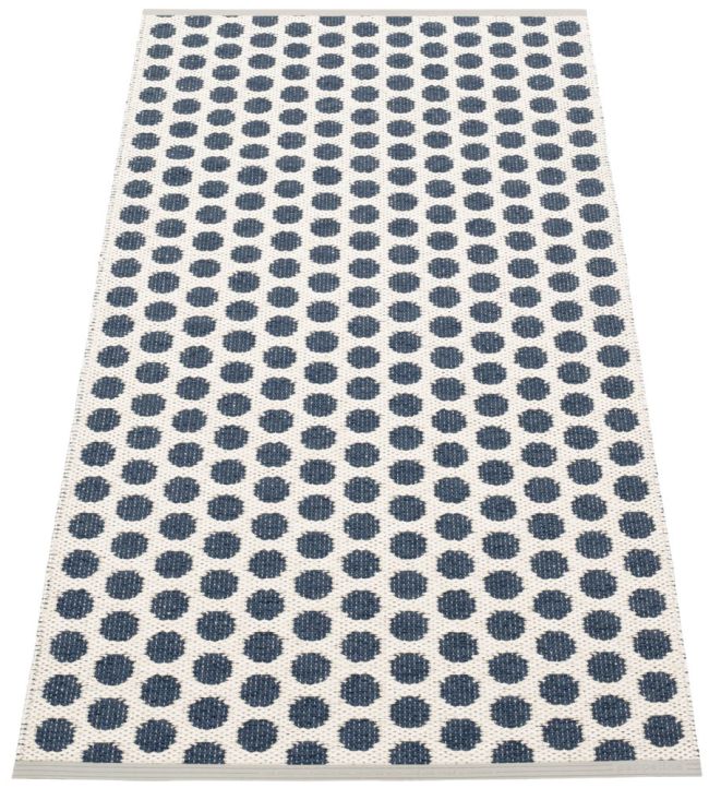 Noa Rug in Dark Blue/Vanilla by Pappelina | Jane Clayton