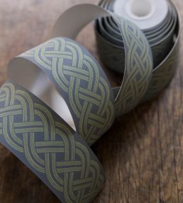 Limerick Wallpaper in Ivy Green by Langelid Von Bromssen | Jane Clayton